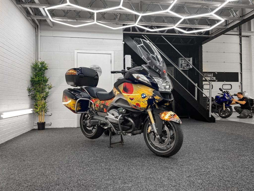 Covering moto en Suisse : Métamorphosez votre deux roues